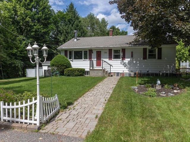 136 Grove St, Lewiston, ME 04240