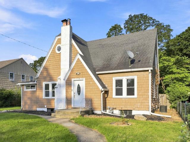 136 E Ave