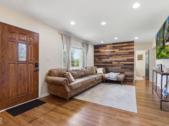 136 E Central Way