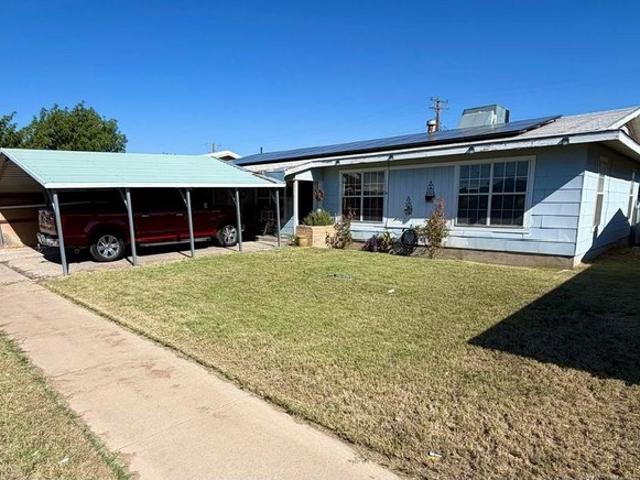 136 E Jackson St, Kermit, TX 79745