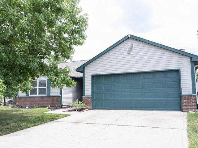 136 E Lullaby Ct, Greenfield, IN 46140