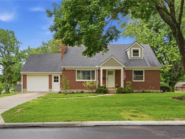 136 E Ridgeway Dr, Centerville, OH 45459