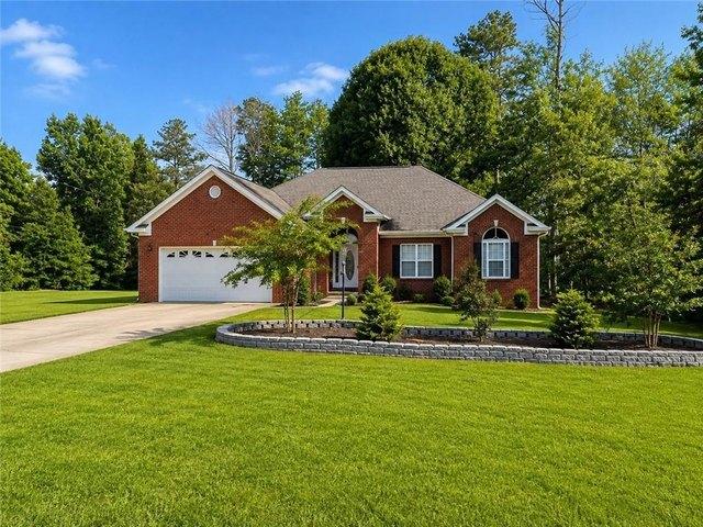 136 Eagles Nest Cir, Carrollton, GA 30116
