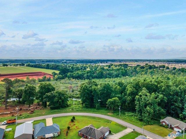 136 Easy St, Hazel Green, AL 35750