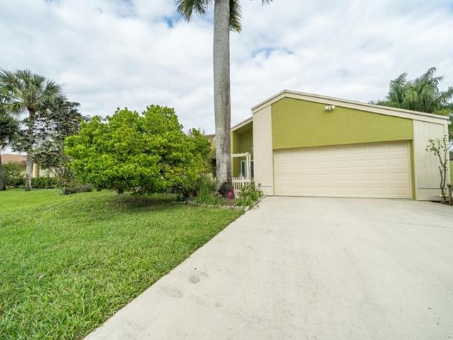 136 Elysium Dr, Royal Palm Beach, FL 33411