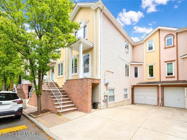 136 Erika Loop | Compass