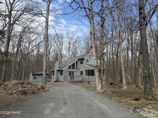 136 Evergreen Ct, Hawley, PA 18428