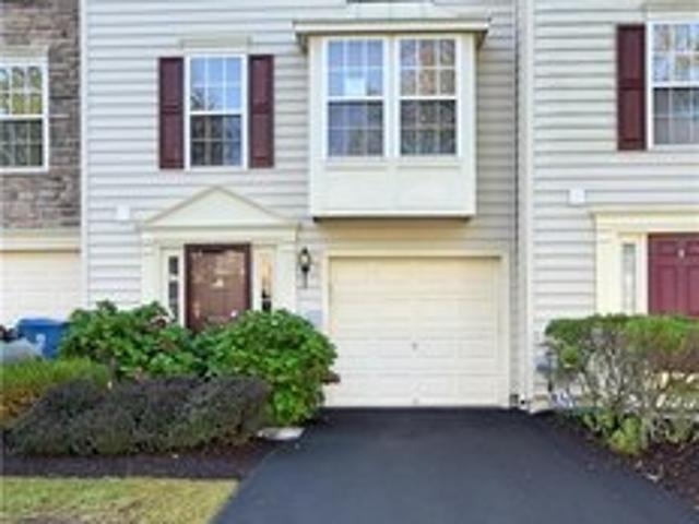 136 Knollwood Dr, Williams Township, PA 18042