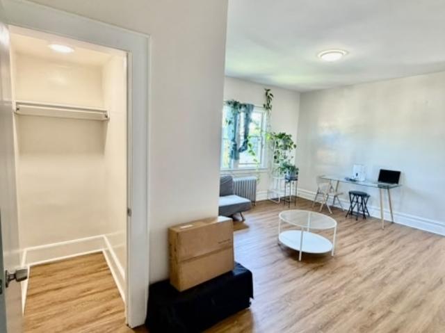 136 Hobson St