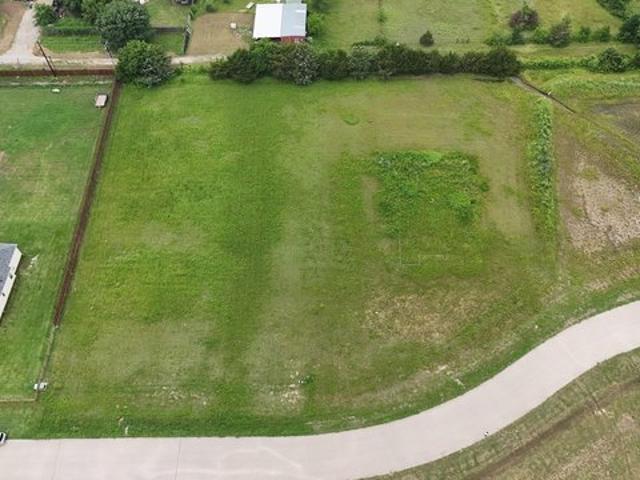 136 Homestead Ln, Waxahachie, TX 75165