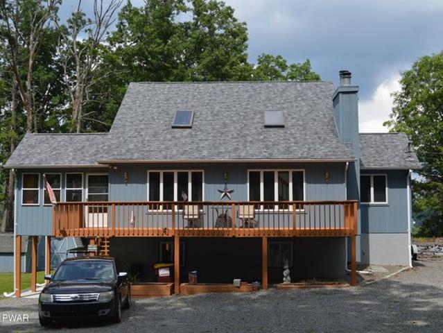 136 Hillside Dr, Greentown, PA 18426
