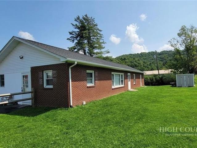136 Ivy Dr, Boone, NC 28607