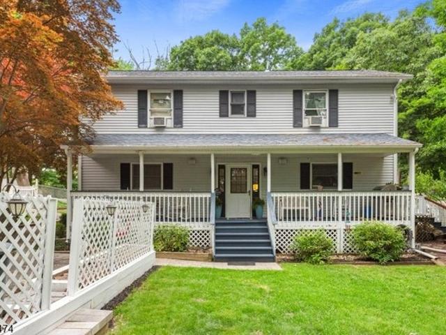 136 Jefferson Trl, Hopatcong, NJ 07843