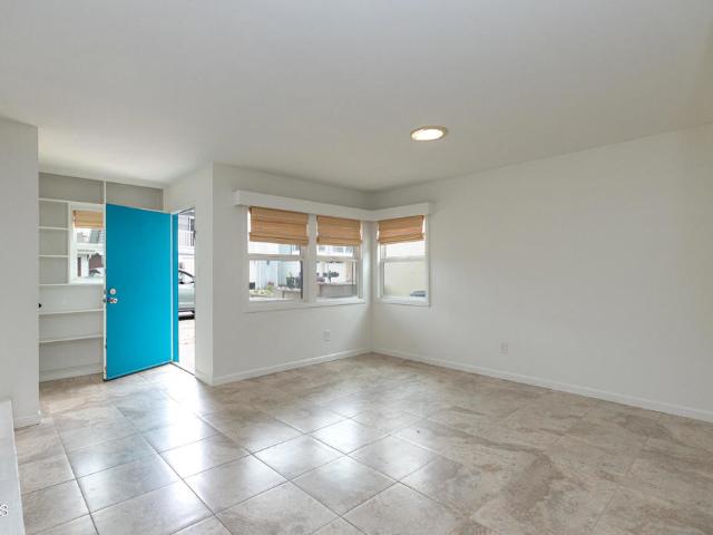 136 Oxnard Avenue
