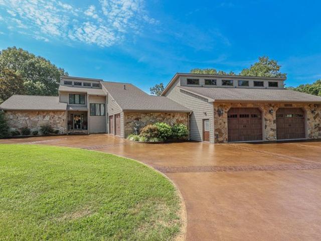 136 Lake Dr, Benton, KY 42025