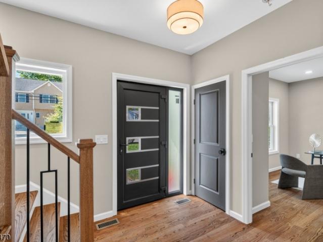 136 Lake Shore Dr