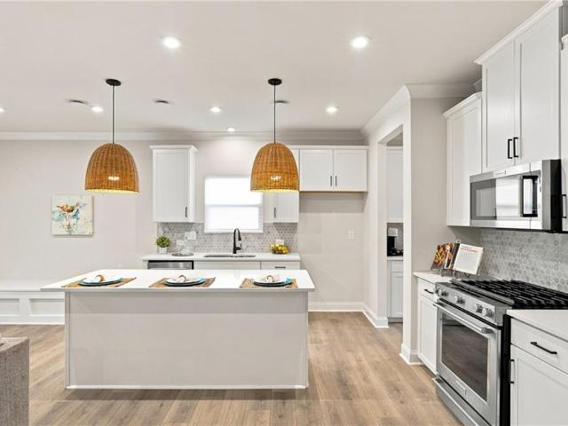 136 Ledgemont Way