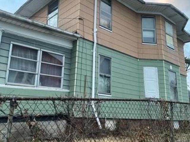 136 Mansfield St, Hartford, CT 06112