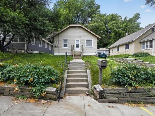 136 Marian Ave, Council Bluffs, IA 51503