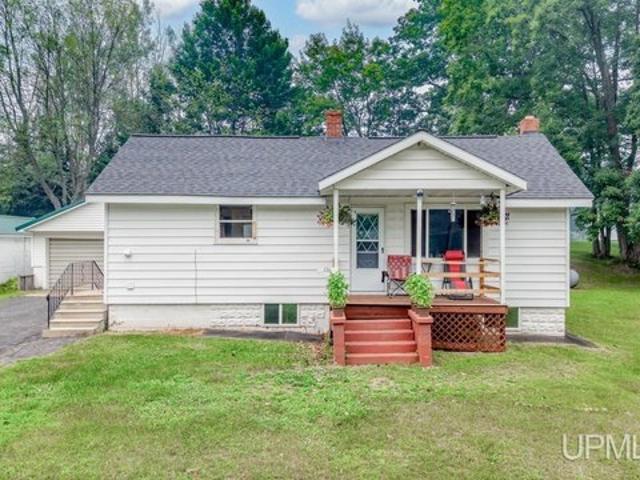 136 Mitchell St, Kingsford, MI 49802