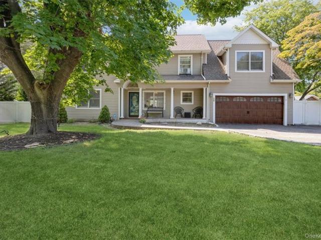 136 Mills Pond Rd, Saint James, NY 11780