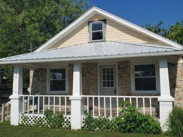 136 N Charles St, Seymour, MO 65746