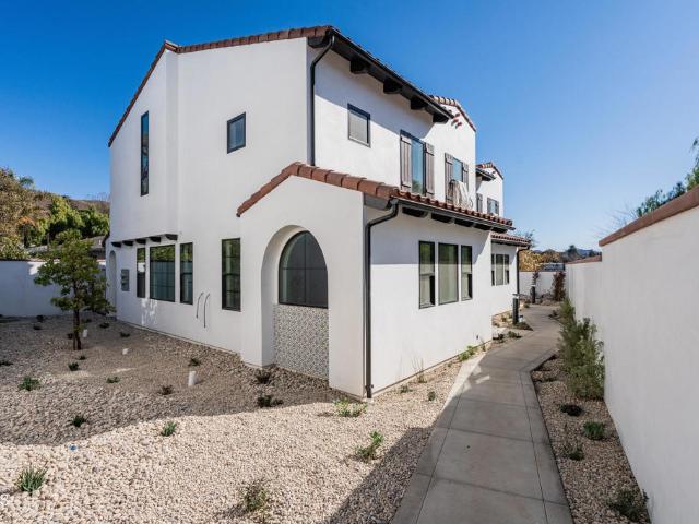 136 N Oakview Drive 103