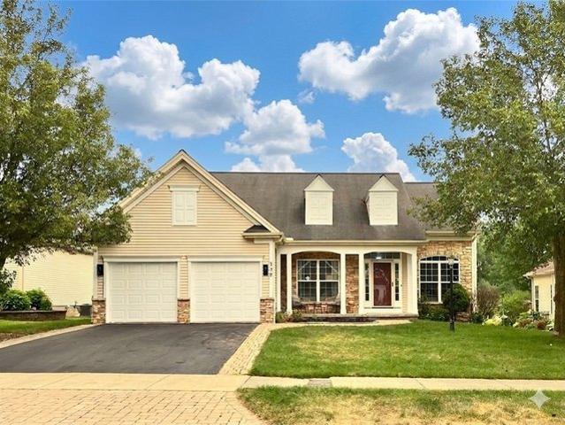 136 New Tudor Rd, Pittsford, NY 14534