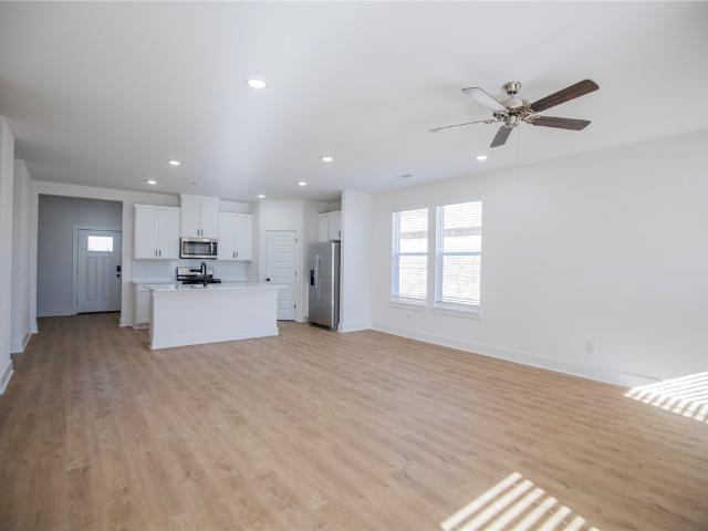 136 S Broyles Avenue