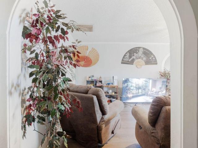 136 S Broadway Street