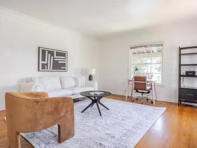 136 S. Roxbury, 136 South Roxbury Drive, Beverly Hills 1 Bed.
