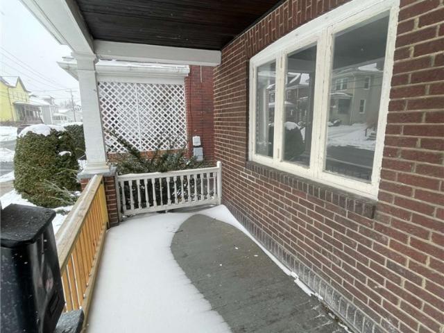 136 S Spring