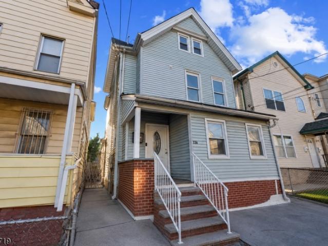 136 Smith St