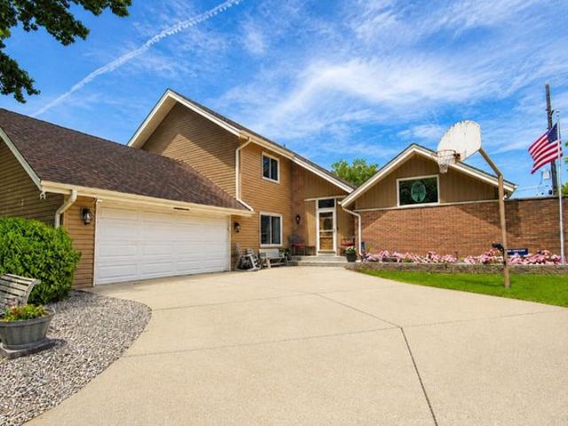136 Sorrento Dr, Schererville, IN 46375