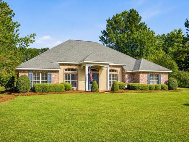 136 Saint Annes Dr, Hattiesburg, MS 39401
