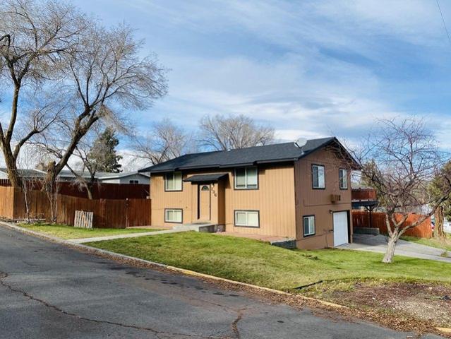 136 SE G St, Madras, OR 97741