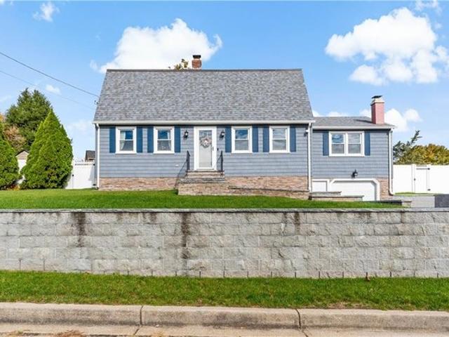136 Silverwood Ln, West Warwick, RI 02893