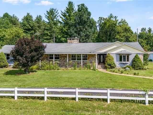 136 Summer Ln, Spruce Pine, NC 28777