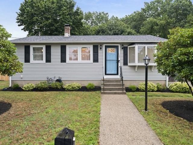 136 Pond St, Rockland, MA 02370