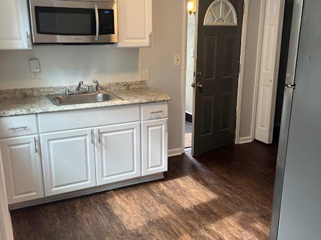 136 Parkdale Ave, 2 beds, 1 full bath