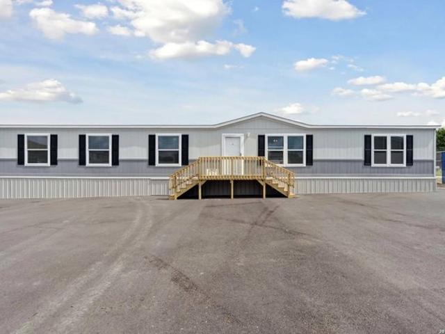 136 Parkview Dr, Floresville, TX 78114