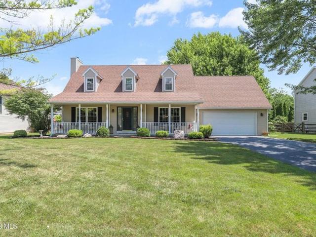 136 Rutledge Dr, Waterville, OH 43566