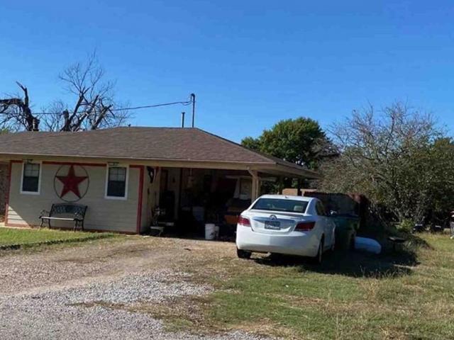 136 Runaway Bay Dr, Runaway Bay, TX 76426 | MLS #87731