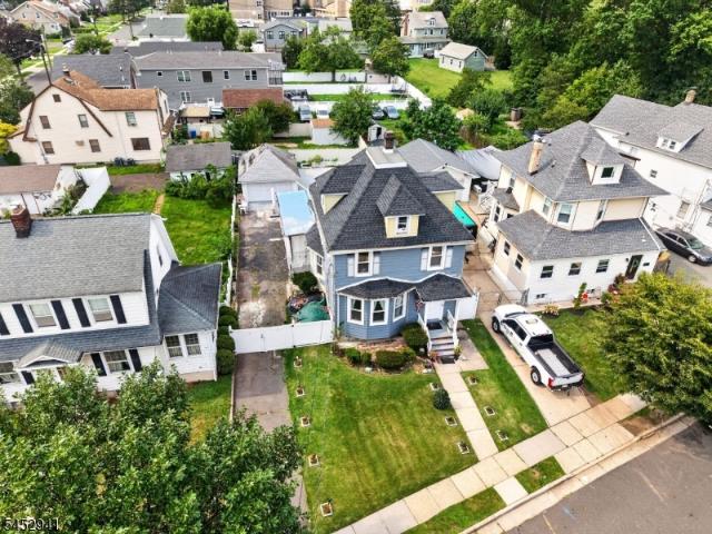 136 W Gibbons St