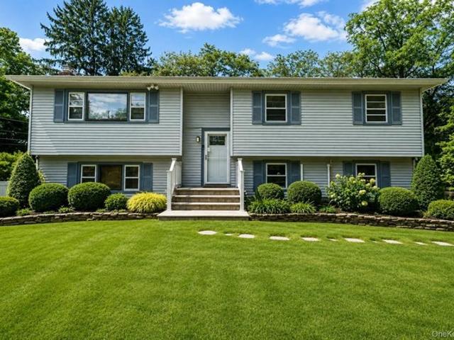 136 Woodhull Rd, Huntington, NY 11743