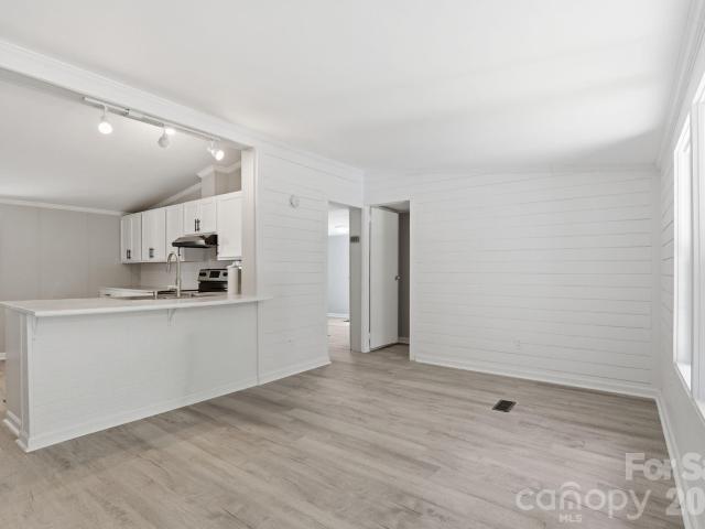136 Woodridge Lane