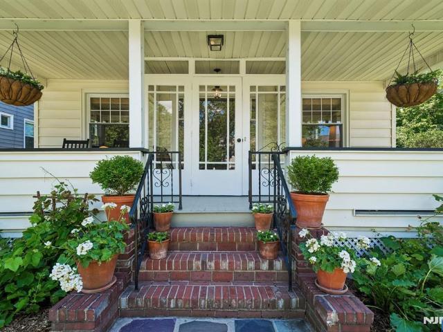 136 Ward Place