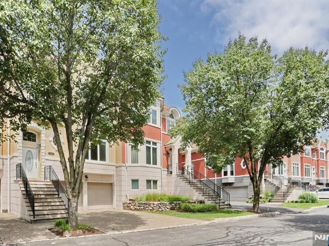 136 Winding Creek