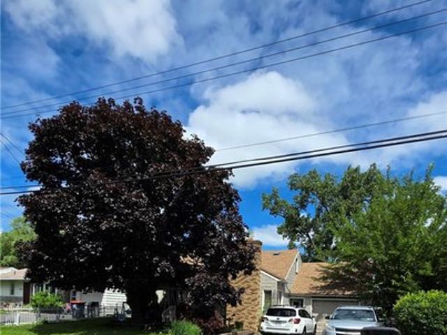 136 Teakwood Dr, Rochester, NY 14609