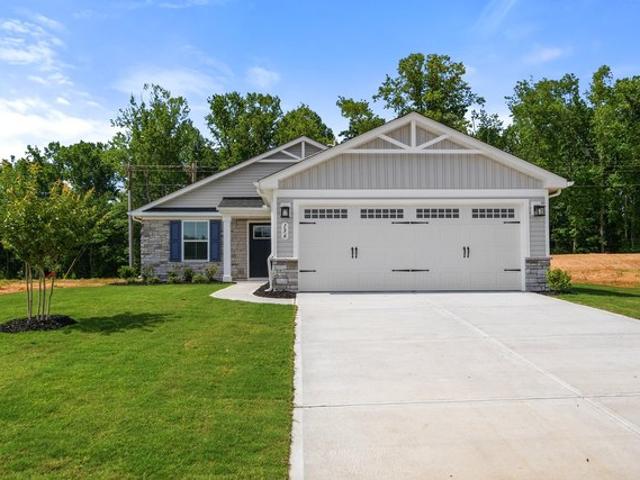 136 Villanova Dr, Gray Court, SC 29645